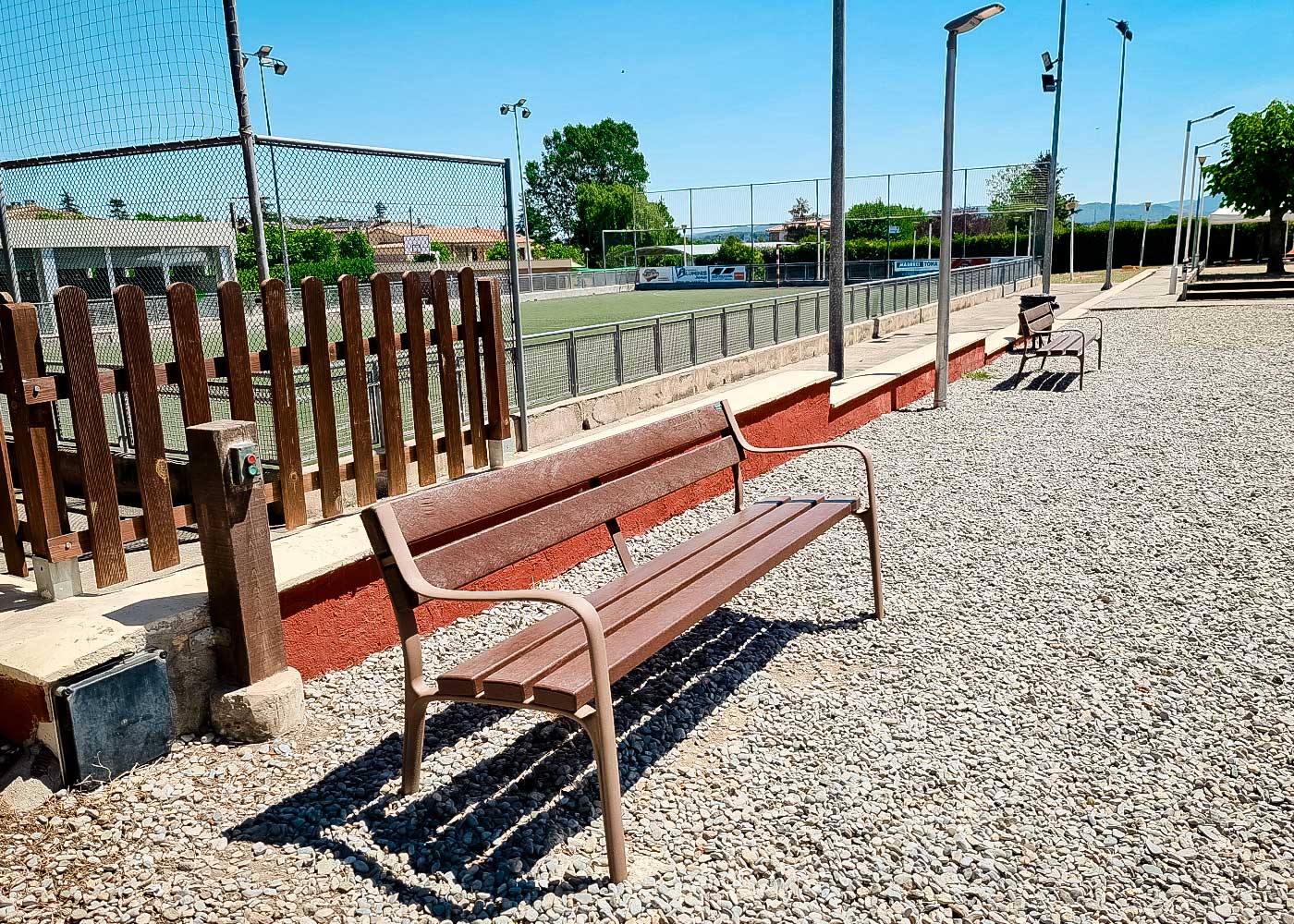 El club deportivo Tona renueva su alumbrado público y mobiliario urbano ...